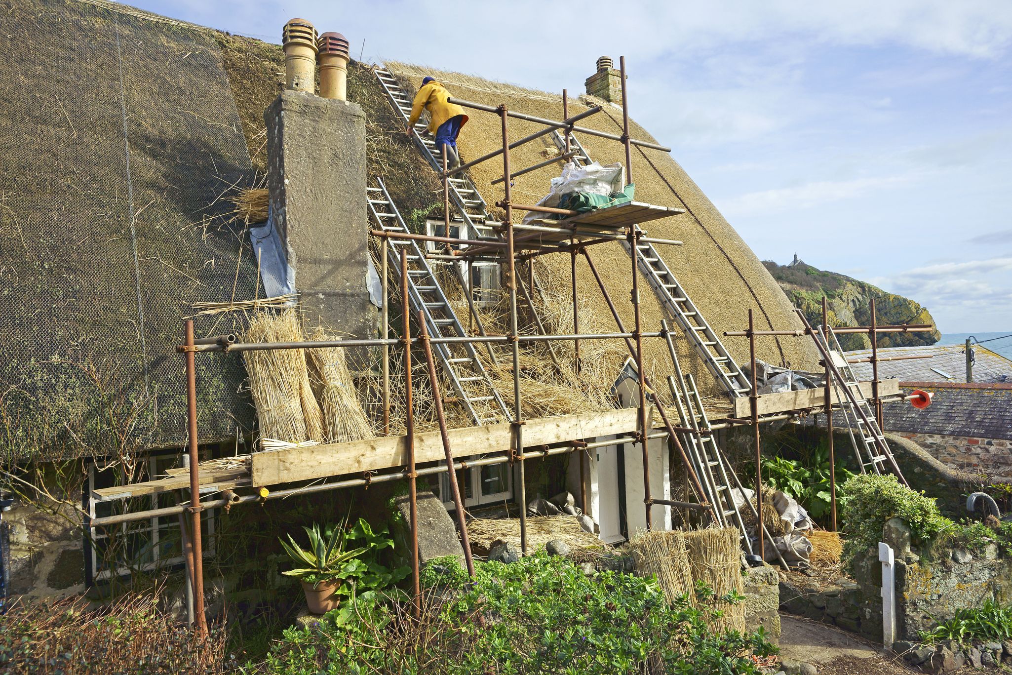 What are thatched roofs and how are they made? | Abode Insurance